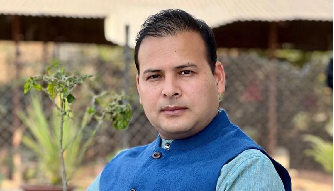 काठमाडौं, नौ किलो सुन तस्करी प्रकरणमा मुछिएका पूर्वसभामुख एवं माओवादी ...